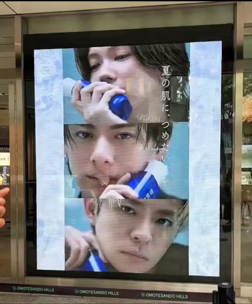 冷やし雪肌精 ×number_i （ナンバーアイ）が表参道をジャック！広告の場所や期間 | 気になるreport